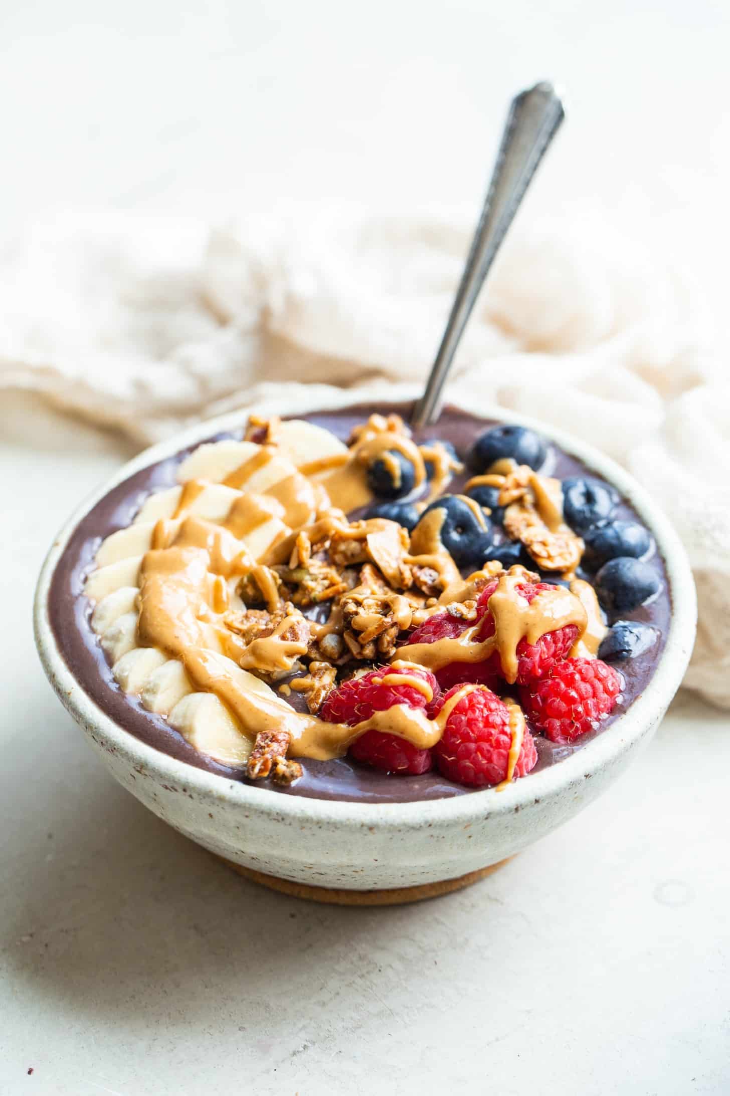 5-Minute Açai Bowl Recipe (Vegan + Extra Easy!) | Bakerita